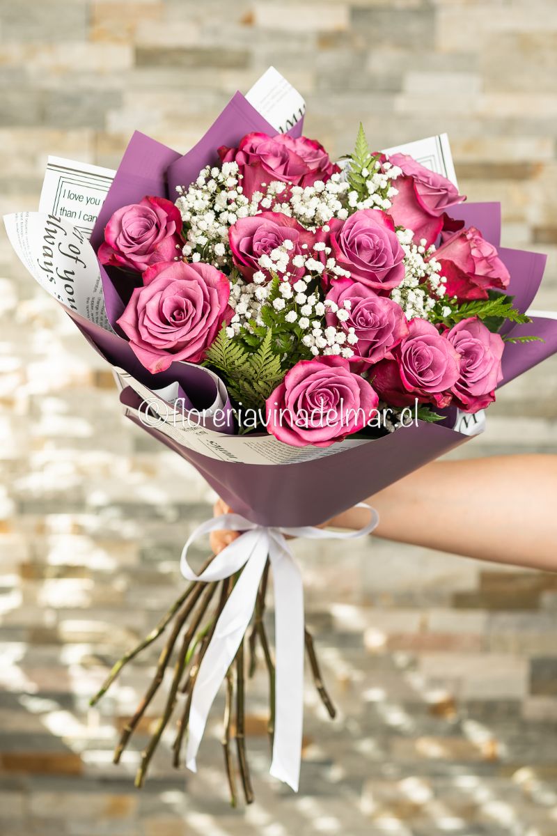 Ramo con 12 Rosas Ecuatorianas Violeta